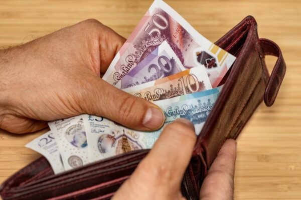 Uber introduces cash payments across most UK cities – but London ...