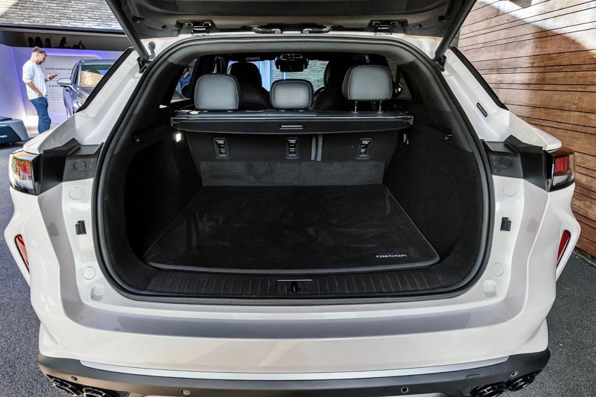 Omada 9 SHS Road Test - Professional Driver Magazine